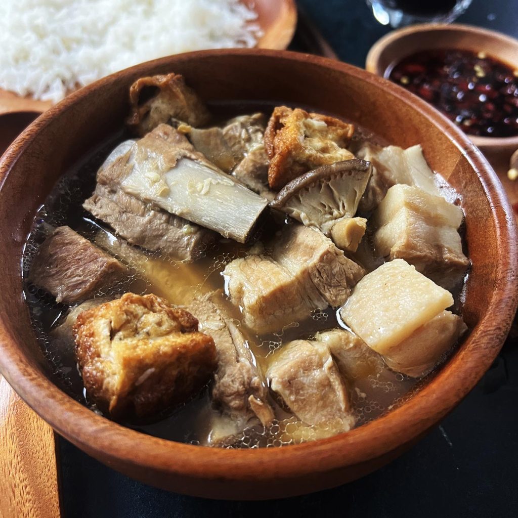 10 Iconic Singaporean Dishes You Must Try - Delight Taste Buds