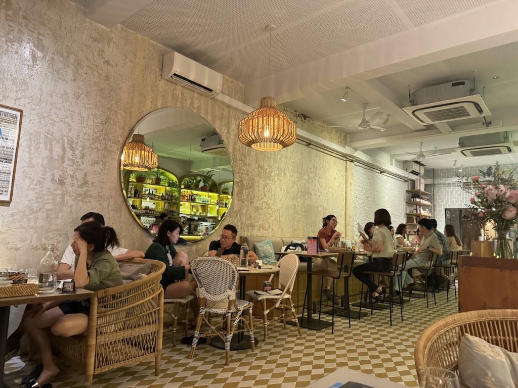 Top 10 Pet-Friendly Cafe in Singapore - Best Pet Cafe