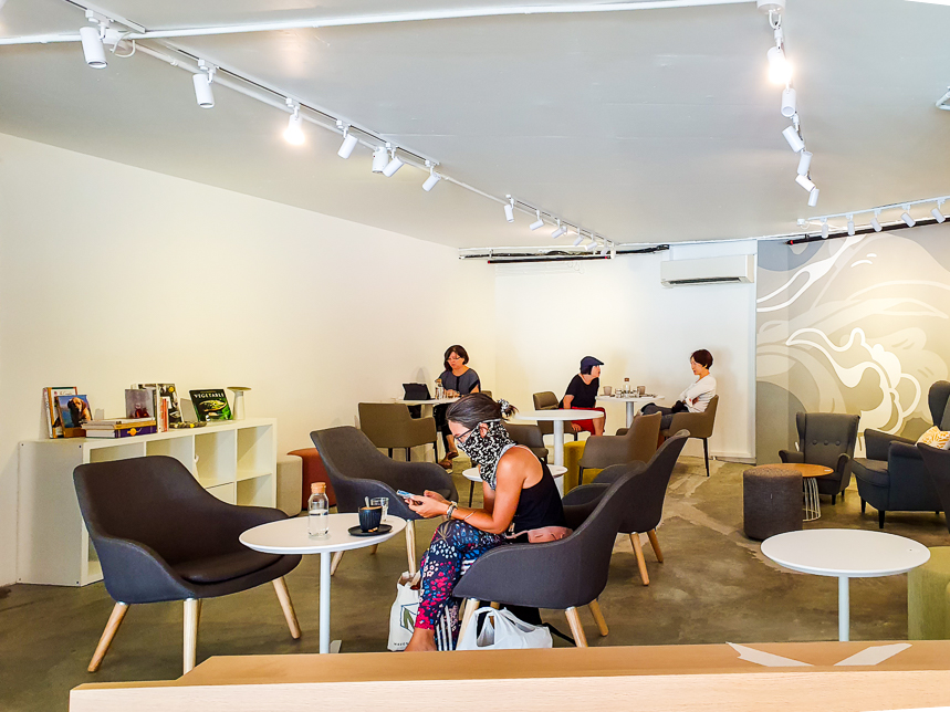 Top 10 Pet-Friendly Cafe in Singapore - Best Pet Cafe